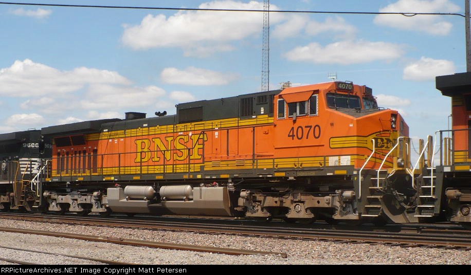 BNSF 4070